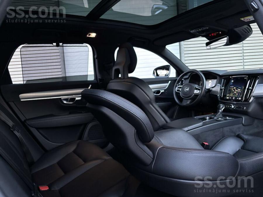 Grey Volvo V90 2018 in Riga, with an engine capacity of 2.00 L and mileage of 235 thousand km for 17200 €, photo 9 on AUTOMOTO.COM.LV
