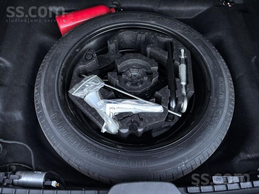 Grey Volvo V90 2018 in Riga, with an engine capacity of 2.00 L and mileage of 235 thousand km for 17200 €, photo 28 on AUTOMOTO.COM.LV