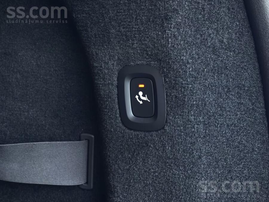 Grey Volvo V90 2018 in Riga, with an engine capacity of 2.00 L and mileage of 235 thousand km for 17200 €, photo 29 on AUTOMOTO.COM.LV