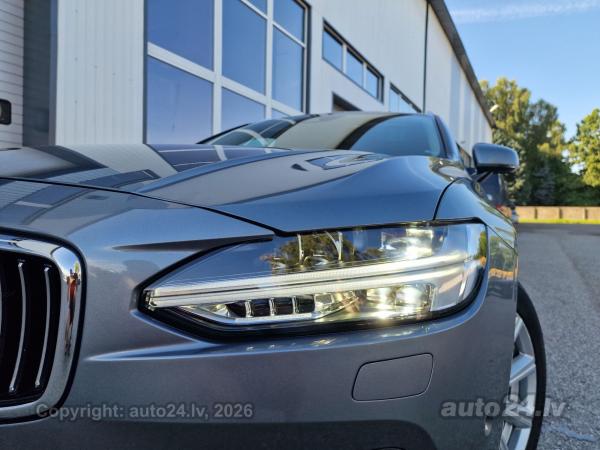 Grey Volvo V90 2018 in Tartu, with an engine capacity of 2.00 L and mileage of 255 thousand km for 16890 €, photo 3 on AUTOMOTO.COM.LV