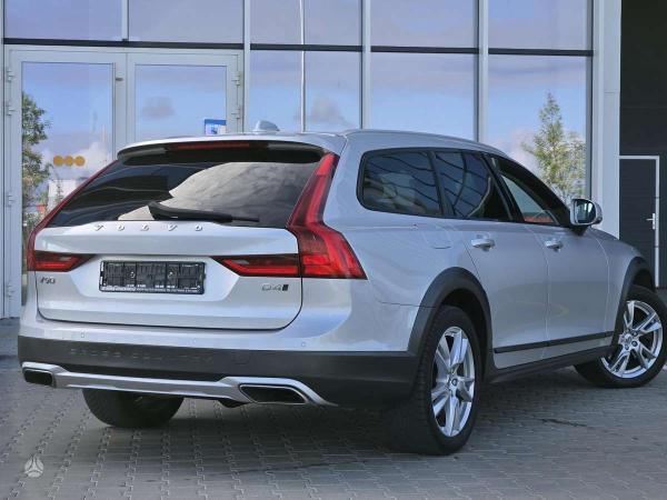 Grey Volvo V90 2018 in Vilnius, with an engine capacity of 1.97 L and mileage of 250 thousand km for 18600 €, photo 8 on AUTOMOTO.COM.LV