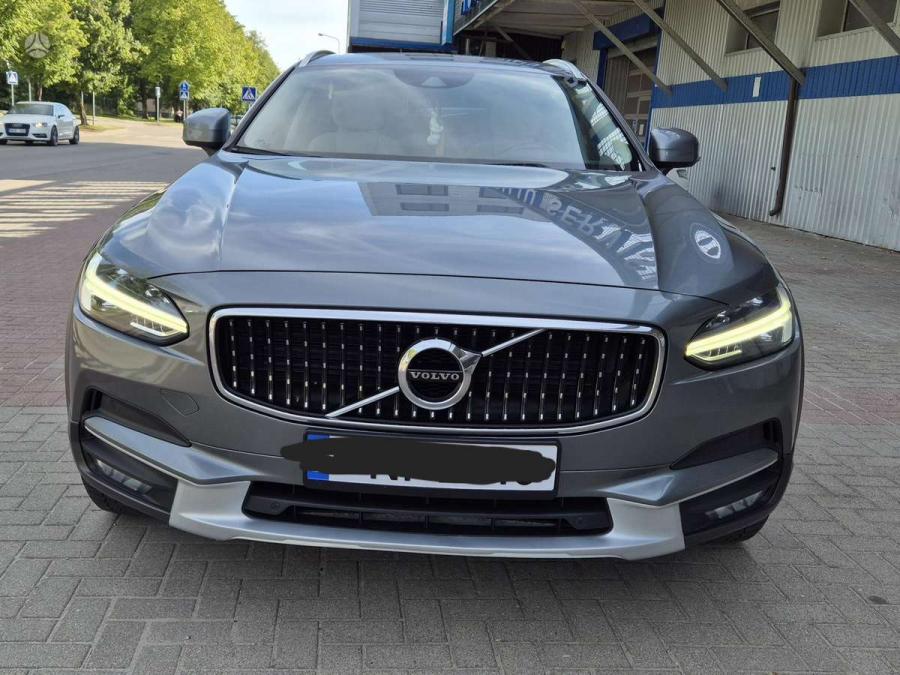 Grey Volvo V90 2018 in Silute, with an engine capacity of 2.00 L and mileage of 340 thousand km for 13700 €, photo 3 on AUTOMOTO.COM.LV