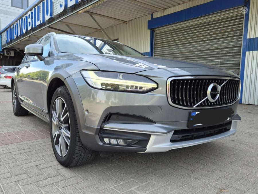 Grey Volvo V90 2018 in Silute, with an engine capacity of 2.00 L and mileage of 340 thousand km for 13700 €, photo 4 on AUTOMOTO.COM.LV