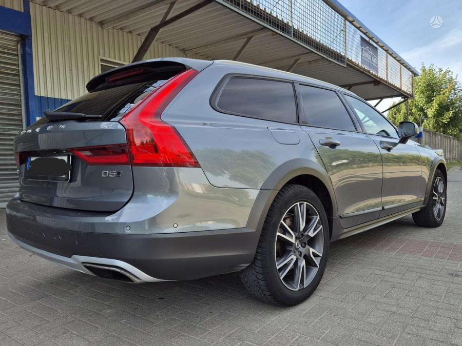 Grey Volvo V90 2018 in Silute, with an engine capacity of 2.00 L and mileage of 340 thousand km for 13700 €, photo 5 on AUTOMOTO.COM.LV