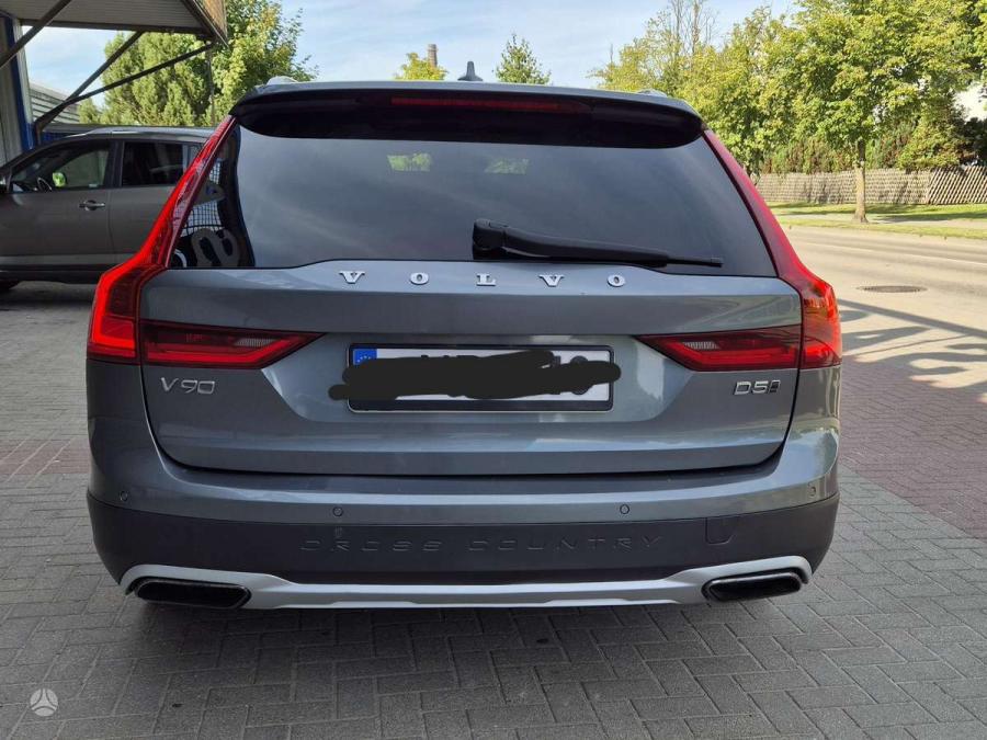 Grey Volvo V90 2018 in Silute, with an engine capacity of 2.00 L and mileage of 340 thousand km for 13700 €, photo 6 on AUTOMOTO.COM.LV