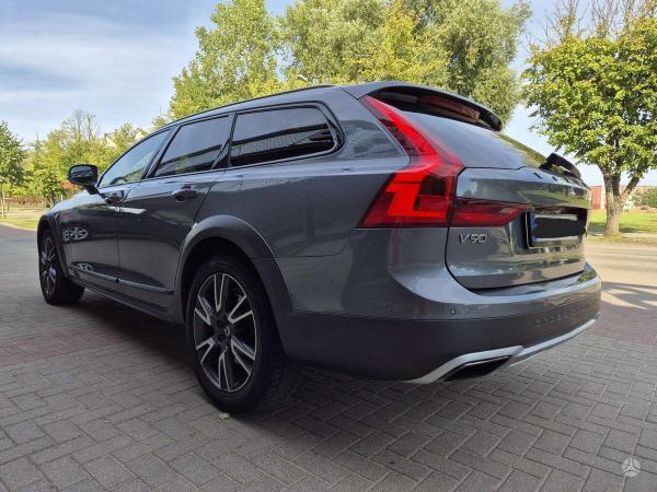 Grey Volvo V90 2018 in Silute, with an engine capacity of 2.00 L and mileage of 340 thousand km for 13700 €, photo 7 on AUTOMOTO.COM.LV