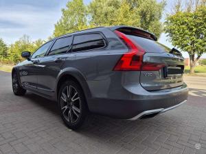Grey Volvo V90 2018 in Silute, with an engine capacity of 2.00 L and mileage of 340 thousand km for 13700 €, photo 7 on AUTOMOTO.COM.LV