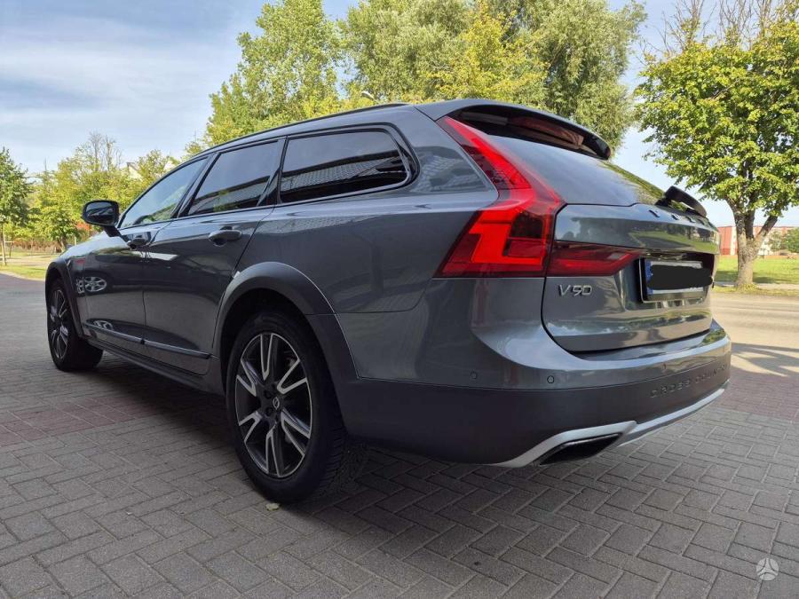 Grey Volvo V90 2018 in Silute, with an engine capacity of 2.00 L and mileage of 340 thousand km for 13700 €, photo 7 on AUTOMOTO.COM.LV