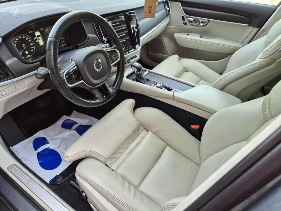 Grey Volvo V90 2018 in Silute, with an engine capacity of 2.00 L and mileage of 340 thousand km for 13700 €, photo 9 on AUTOMOTO.COM.LV