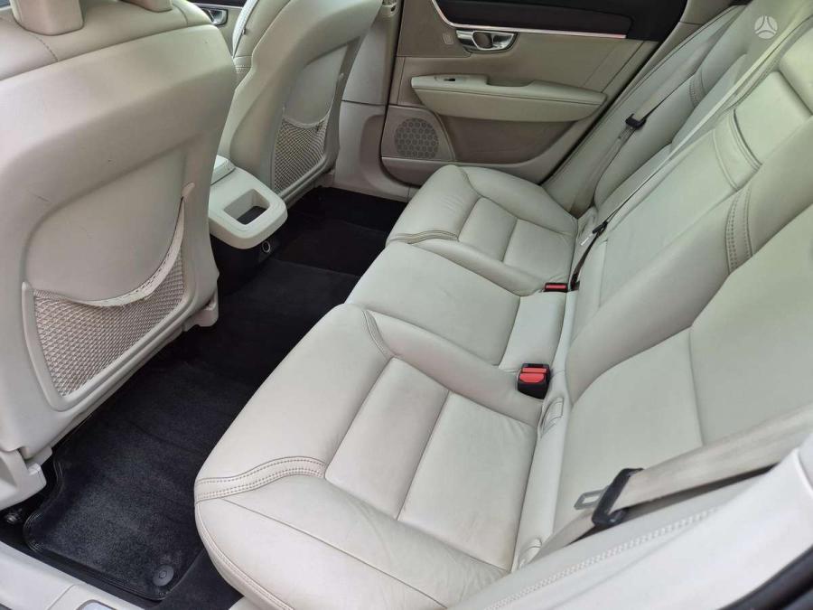 Grey Volvo V90 2018 in Silute, with an engine capacity of 2.00 L and mileage of 340 thousand km for 13700 €, photo 11 on AUTOMOTO.COM.LV