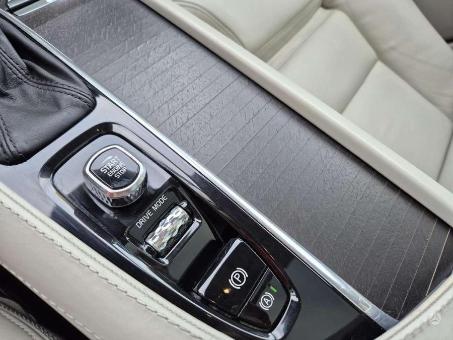 Grey Volvo V90 2018 in Silute, with an engine capacity of 2.00 L and mileage of 340 thousand km for 13700 €, photo 12 on AUTOMOTO.COM.LV