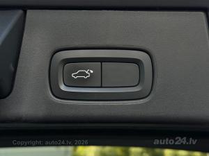 Pelēks Volvo V90 2018 Pērnava, ar dzinēja tilpumu 2.00 L un nobraukumu 136 tūkst. km par 21950 €, foto 18 vietnē AUTOMOTO.COM.LV