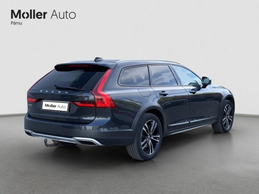 Grey Volvo V90 2018 in Parnu, with an engine capacity of 2.00 L and mileage of 136 thousand km for 21950 €, photo 3 on AUTOMOTO.COM.LV