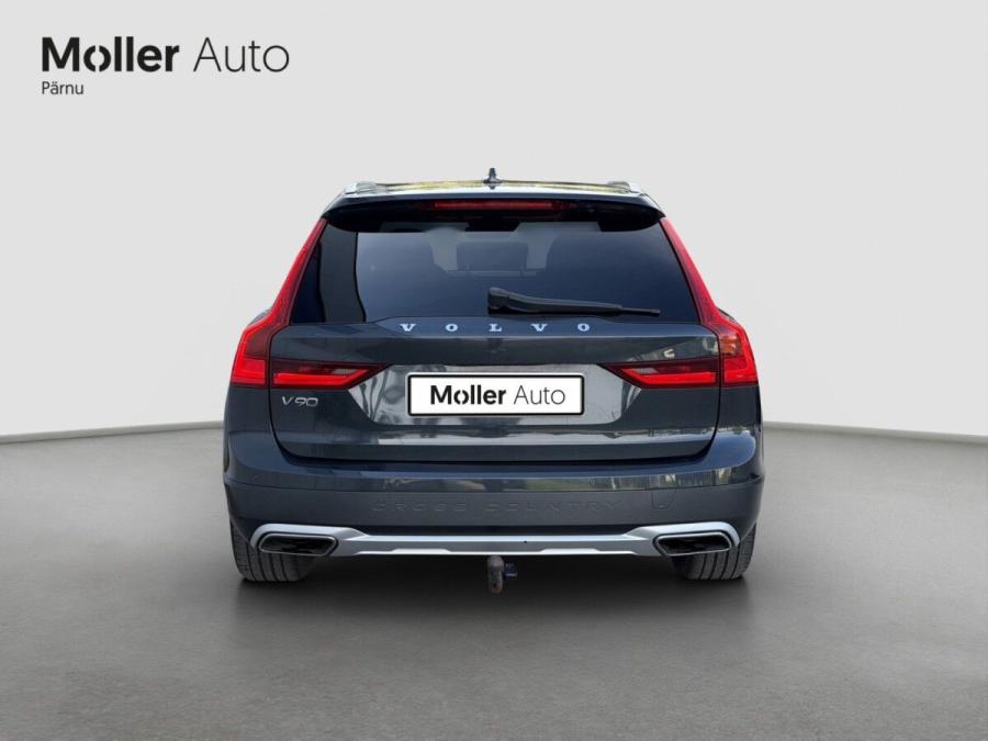 Grey Volvo V90 2018 in Parnu, with an engine capacity of 2.00 L and mileage of 136 thousand km for 21950 €, photo 5 on AUTOMOTO.COM.LV