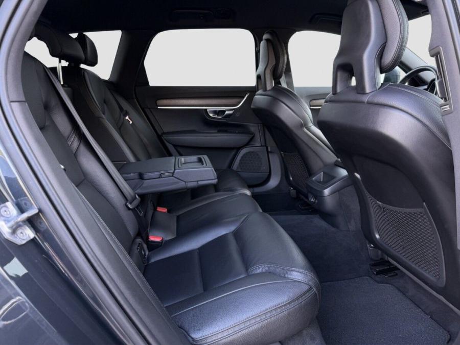 Grey Volvo V90 2018 in Parnu, with an engine capacity of 2.00 L and mileage of 136 thousand km for 21950 €, photo 8 on AUTOMOTO.COM.LV
