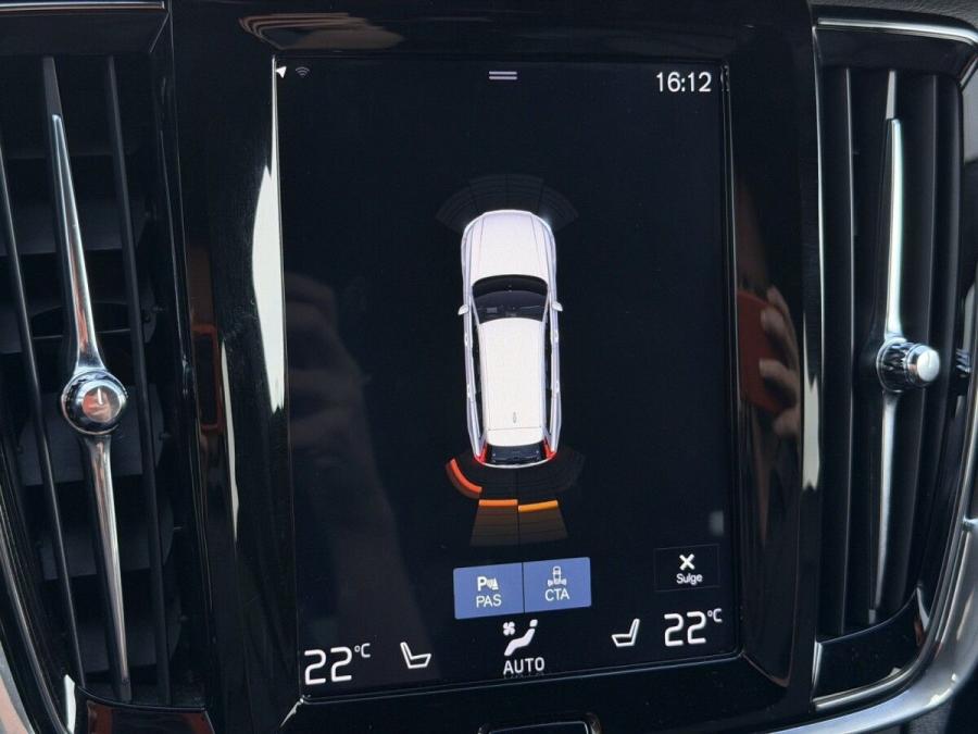 Grey Volvo V90 2018 in Parnu, with an engine capacity of 2.00 L and mileage of 136 thousand km for 21950 €, photo 15 on AUTOMOTO.COM.LV