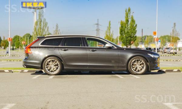Volvo V90 2018 in Riga on AUTOMOTO.COM.LV Grey Volvo V90 2018 in Riga, with an engine capacity of 2.00 L and mileage of 352 thousand km for 17190 €, photo 9 on AUTOMOTO.COM.LV