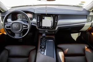 Grey Volvo V90 2018 in Kaunas, with an engine capacity of 2.00 L and mileage of 319 thousand km for 12800 €, photo 9 on AUTOMOTO.COM.LV