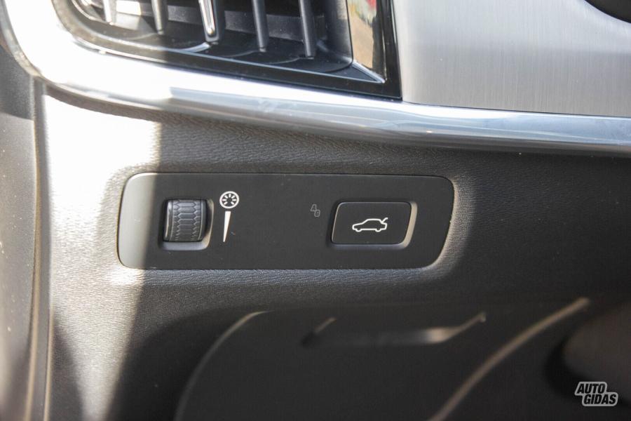Grey Volvo V90 2018 in Kaunas, with an engine capacity of 2.00 L and mileage of 319 thousand km for 12800 €, photo 22 on AUTOMOTO.COM.LV