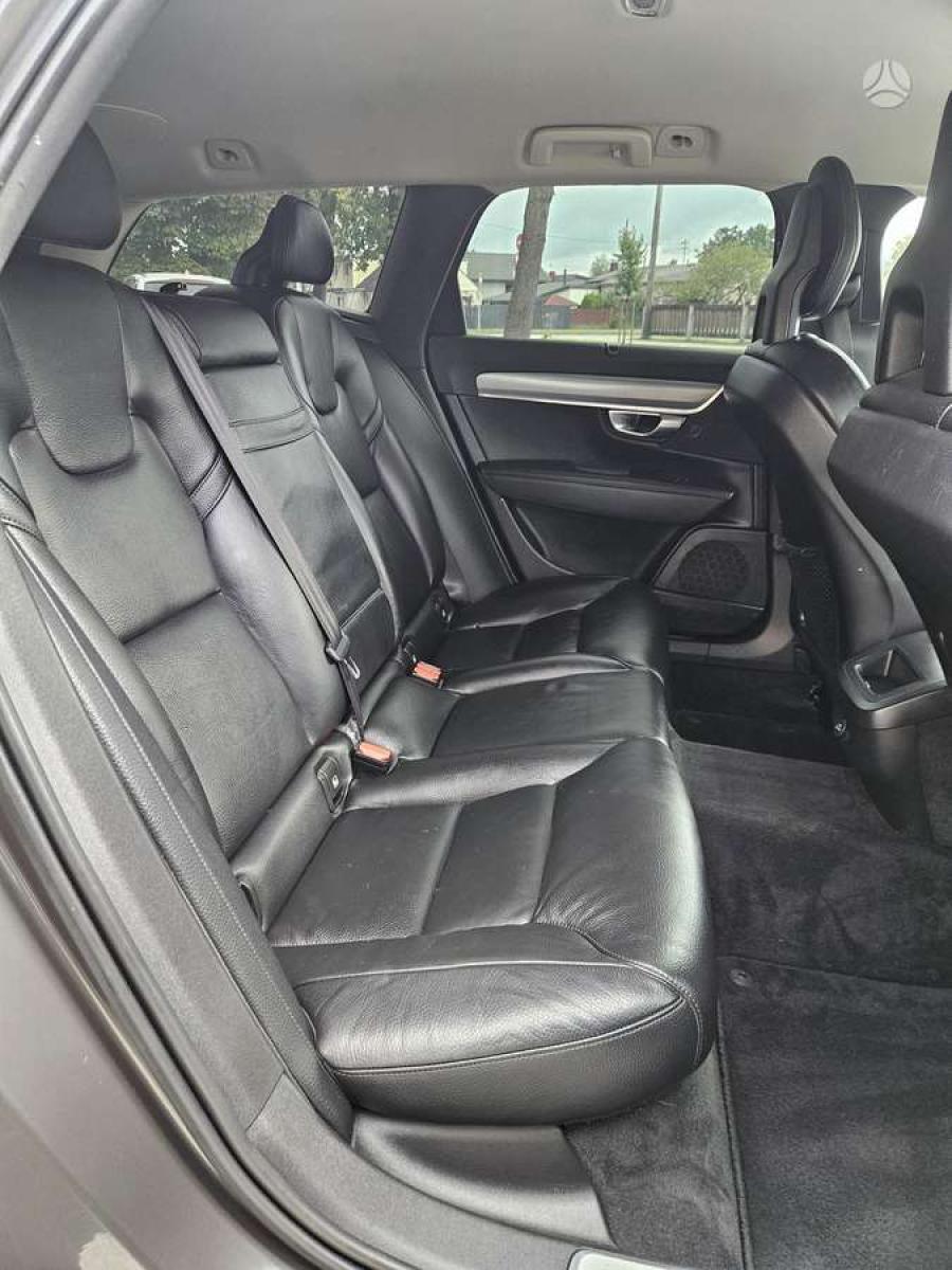 Pelēks Volvo V90 2018 Šauļi, ar dzinēja tilpumu 1.97 L un nobraukumu 249 tūkst. km par 14950 €, foto 16 vietnē AUTOMOTO.COM.LV