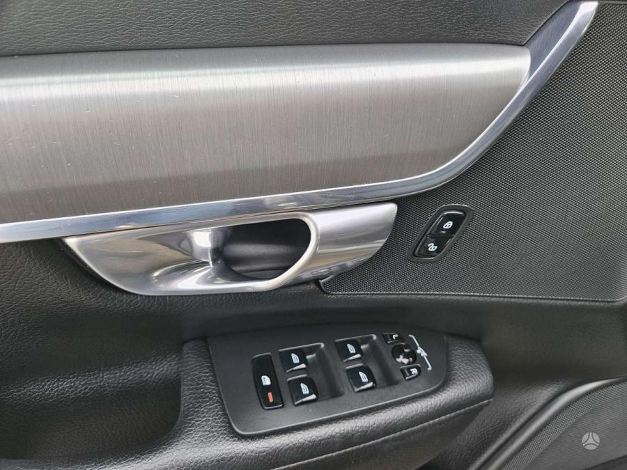 Pelēks Volvo V90 2018 Šauļi, ar dzinēja tilpumu 1.97 L un nobraukumu 249 tūkst. km par 14950 €, foto 25 vietnē AUTOMOTO.COM.LV