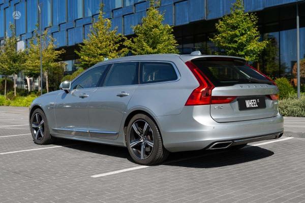 Grey Volvo V90 2018 in Vilnius, with an engine capacity of 1.97 L and mileage of 216 thousand km for 17500 €, photo 4 on AUTOMOTO.COM.LV