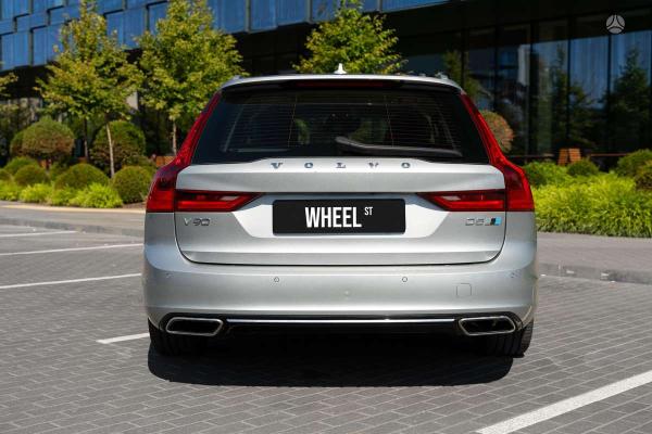 Grey Volvo V90 2018 in Vilnius, with an engine capacity of 1.97 L and mileage of 216 thousand km for 17500 €, photo 5 on AUTOMOTO.COM.LV