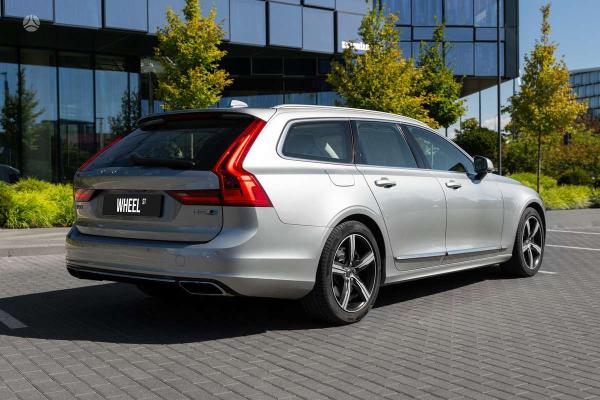 Grey Volvo V90 2018 in Vilnius, with an engine capacity of 1.97 L and mileage of 216 thousand km for 17500 €, photo 6 on AUTOMOTO.COM.LV