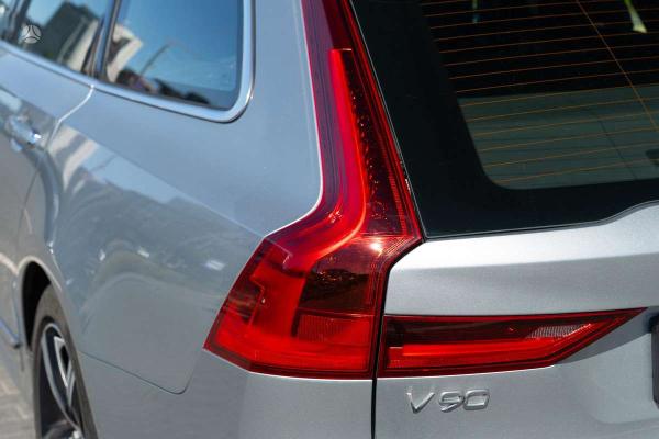 Grey Volvo V90 2018 in Vilnius, with an engine capacity of 1.97 L and mileage of 216 thousand km for 17500 €, photo 11 on AUTOMOTO.COM.LV