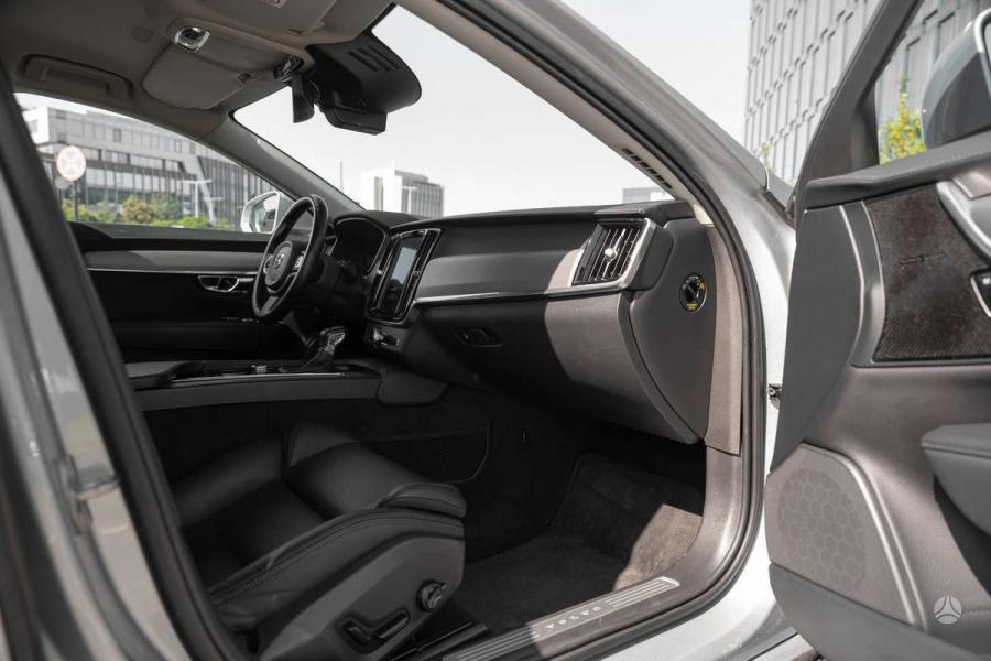Pelēks Volvo V90 2018 Viļņa, ar dzinēja tilpumu 1.97 L un nobraukumu 216 tūkst. km par 17500 €, foto 19 vietnē AUTOMOTO.COM.LV
