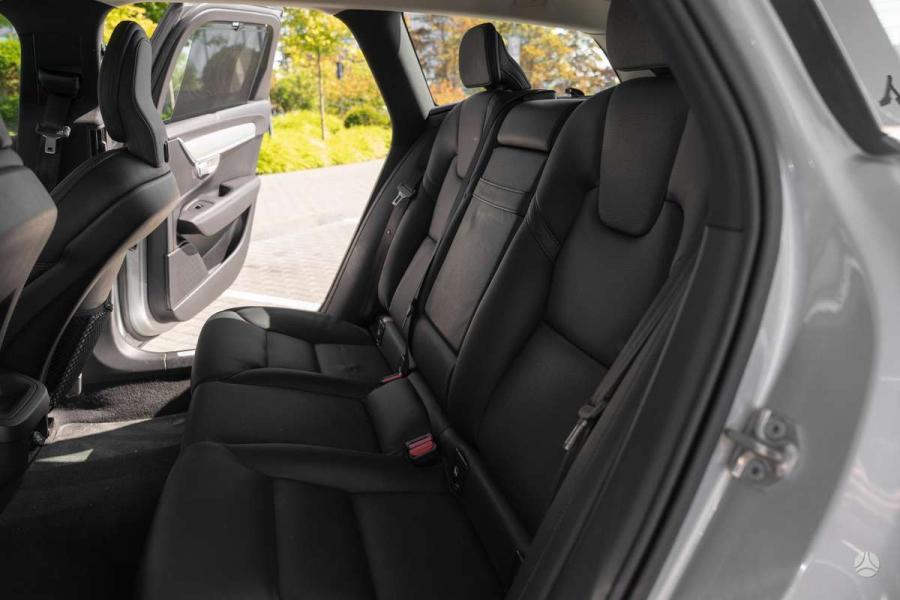 Pelēks Volvo V90 2018 Viļņa, ar dzinēja tilpumu 1.97 L un nobraukumu 216 tūkst. km par 17500 €, foto 20 vietnē AUTOMOTO.COM.LV