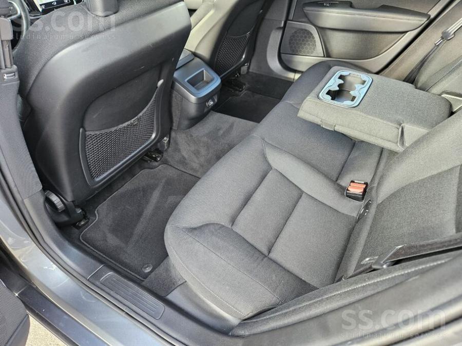 Grey Volvo V90 2018 in Riga, with an engine capacity of 2.00 L and mileage of 246 thousand km for 11450 €, photo 22 on AUTOMOTO.COM.LV
