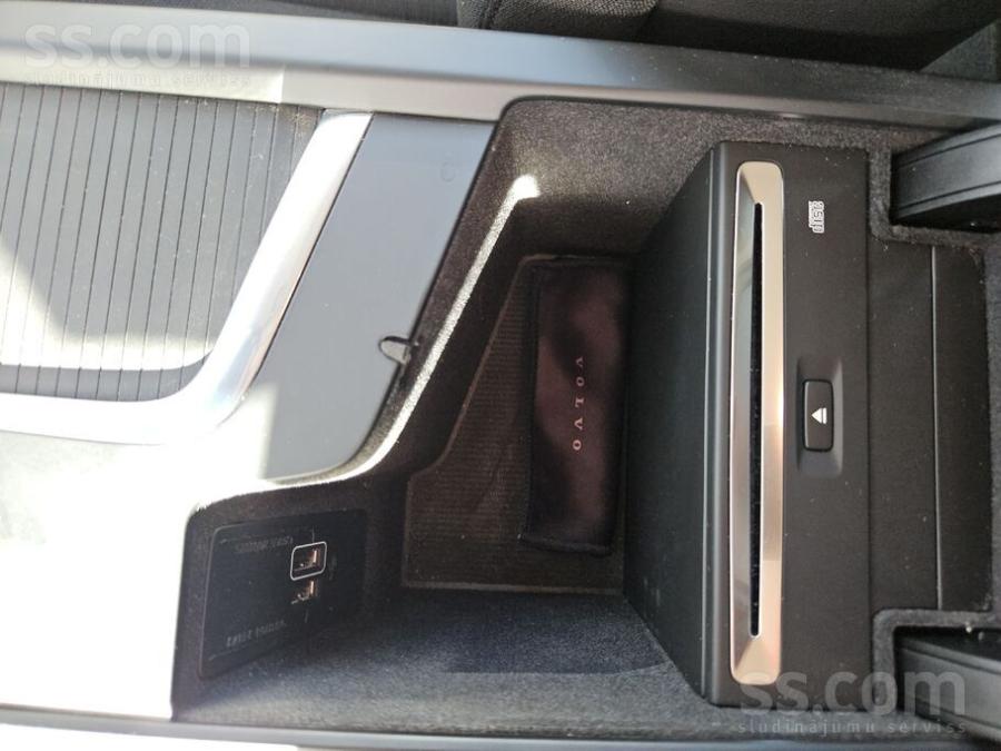 Grey Volvo V90 2018 in Riga, with an engine capacity of 2.00 L and mileage of 246 thousand km for 11450 €, photo 25 on AUTOMOTO.COM.LV