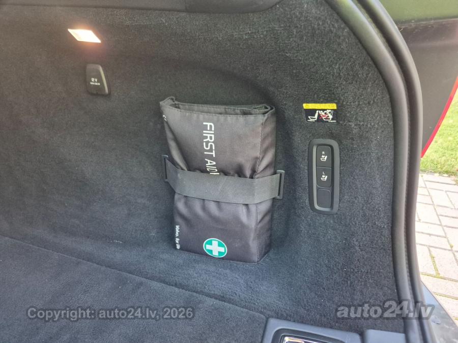 Grey Volvo V90 2018 in Tartu, with an engine capacity of 2.00 L and mileage of 157 thousand km for 15900 €, photo 12 on AUTOMOTO.COM.LV