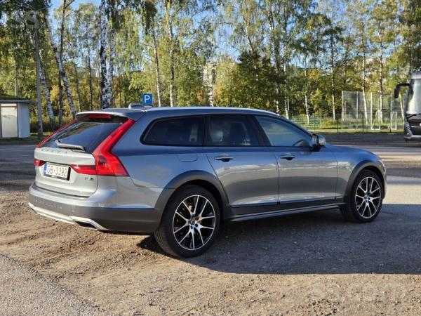 Pelēks Volvo V90 2018 Rīga, ar dzinēja tilpumu 2.00 L un nobraukumu 170 tūkst. km par 22000 €, foto 3 vietnē AUTOMOTO.COM.LV