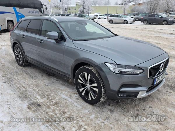 Grey Volvo V90 2019 in Tallinn, with an engine capacity of 2.00 L and mileage of 139 thousand km for 24990 €, photo 3 on AUTOMOTO.COM.LV