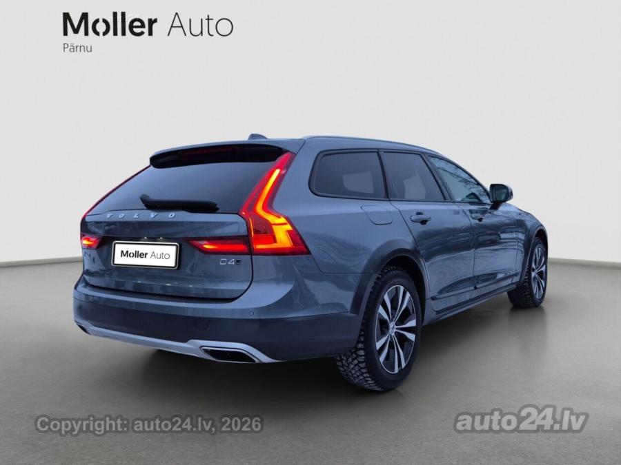 Grey Volvo V90 2019 in Parnu, with an engine capacity of 2.00 L and mileage of 139 thousand km for 25900 €, photo 2 on AUTOMOTO.COM.LV