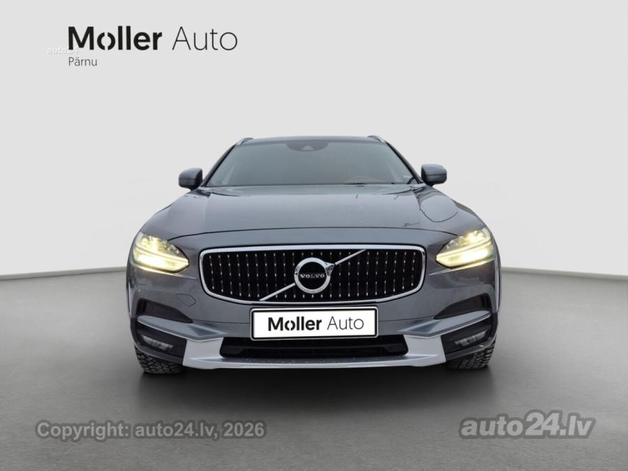Grey Volvo V90 2019 in Parnu, with an engine capacity of 2.00 L and mileage of 139 thousand km for 25900 €, photo 3 on AUTOMOTO.COM.LV