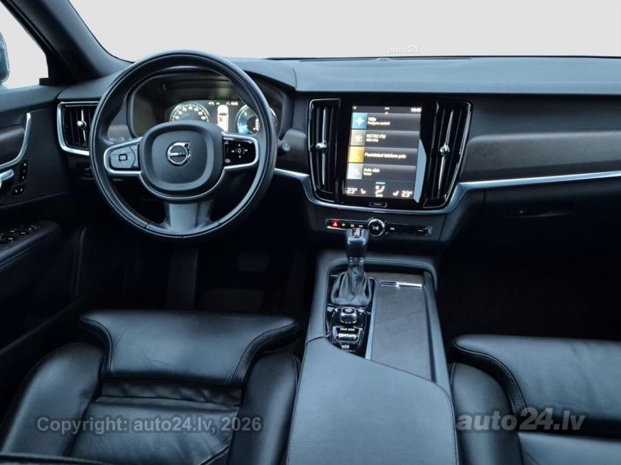 Grey Volvo V90 2019 in Parnu, with an engine capacity of 2.00 L and mileage of 139 thousand km for 25900 €, photo 6 on AUTOMOTO.COM.LV