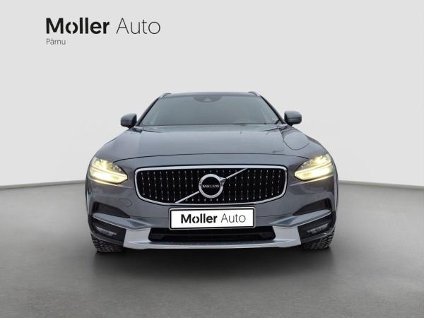 Grey Volvo V90 2019 in Parnu, with an engine capacity of 2.00 L and mileage of 139 thousand km for 25900 €, photo 3 on AUTOMOTO.COM.LV