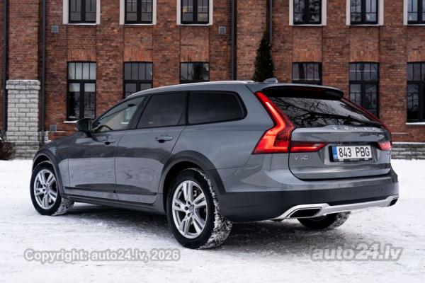 Grey Volvo V90 2019 in Tallinn, with an engine capacity of 2.00 L and mileage of 170 thousand km for 24900 €, photo 3 on AUTOMOTO.COM.LV