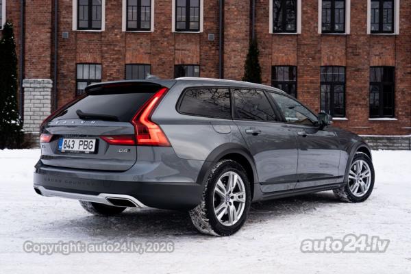 Grey Volvo V90 2019 in Tallinn, with an engine capacity of 2.00 L and mileage of 170 thousand km for 24900 €, photo 4 on AUTOMOTO.COM.LV