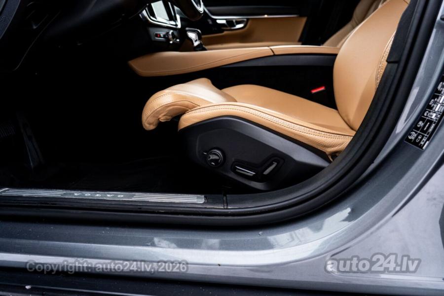 Pelēks Volvo V90 2019 Tallina, ar dzinēja tilpumu 2.00 L un nobraukumu 170 tūkst. km par 24900 €, foto 14 vietnē AUTOMOTO.COM.LV