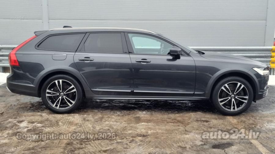 Grey Volvo V90 2019 in Tallinn, with an engine capacity of 2.00 L and mileage of 207 thousand km for 23890 €, photo 5 on AUTOMOTO.COM.LV