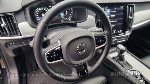 Grey Volvo V90 2019 in Tallinn, with an engine capacity of 2.00 L and mileage of 207 thousand km for 23890 €, photo 13 on AUTOMOTO.COM.LV