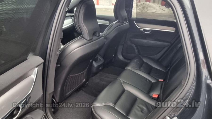 Grey Volvo V90 2019 in Tallinn, with an engine capacity of 2.00 L and mileage of 207 thousand km for 23890 €, photo 18 on AUTOMOTO.COM.LV