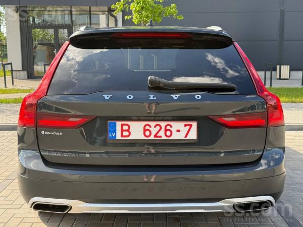 Grey Volvo V90 2019 in Riga, with an engine capacity of 2.00 L and mileage of 407 thousand km for 15999 €, photo 4 on AUTOMOTO.COM.LV