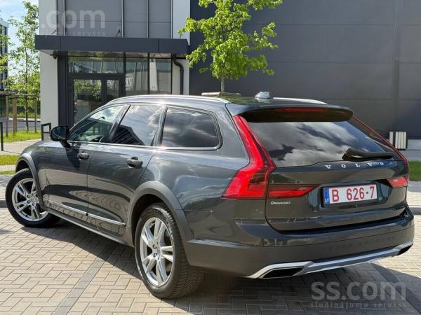 Grey Volvo V90 2019 in Riga, with an engine capacity of 2.00 L and mileage of 407 thousand km for 15999 €, photo 5 on AUTOMOTO.COM.LV