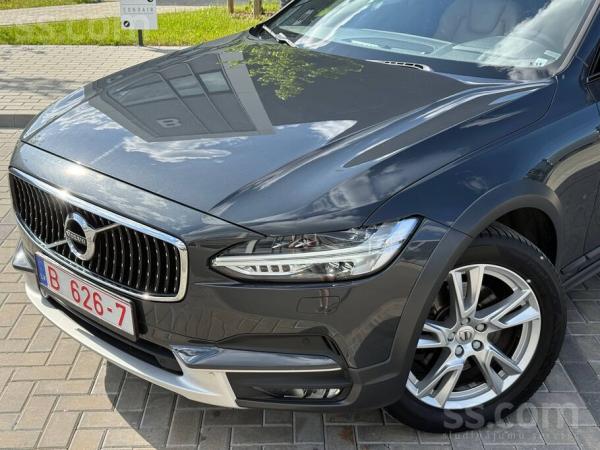 Grey Volvo V90 2019 in Riga, with an engine capacity of 2.00 L and mileage of 407 thousand km for 15999 €, photo 10 on AUTOMOTO.COM.LV