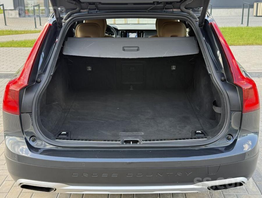 Pelēks Volvo V90 2019 Rīga, ar dzinēja tilpumu 2.00 L un nobraukumu 407 tūkst. km par 15999 €, foto 28 vietnē AUTOMOTO.COM.LV